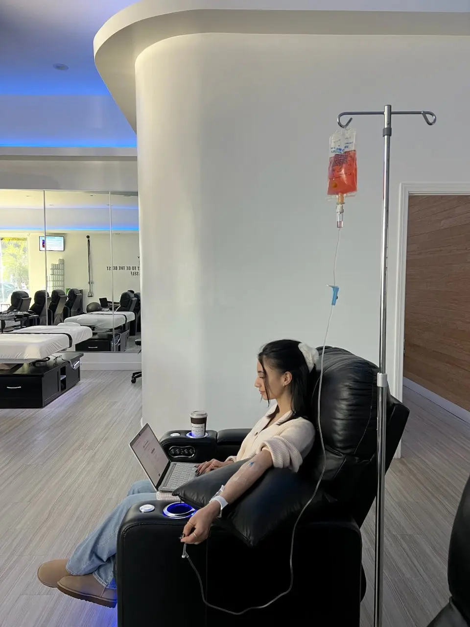 IV Therapy in Los Angeles: Booking, Benefits, & FAQ